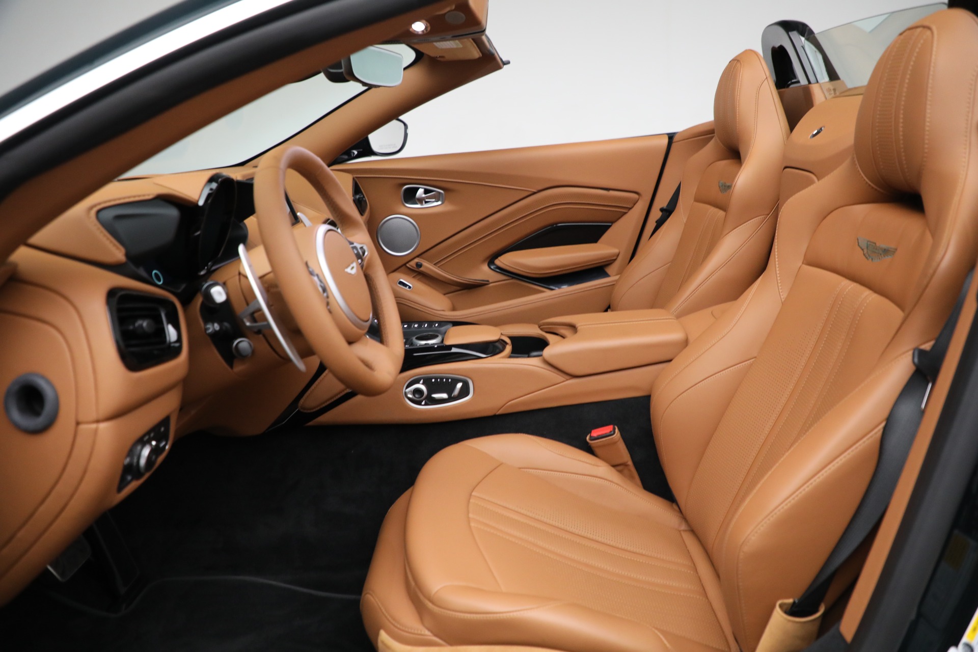 2022 Aston Martin Vantage Interior